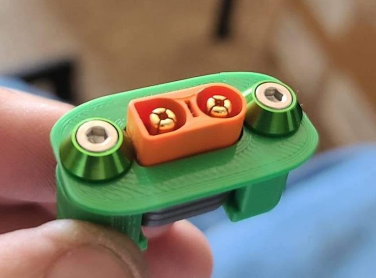 IC3 device connector mount