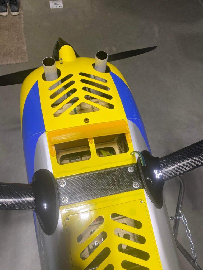 Fuselage louvered vents